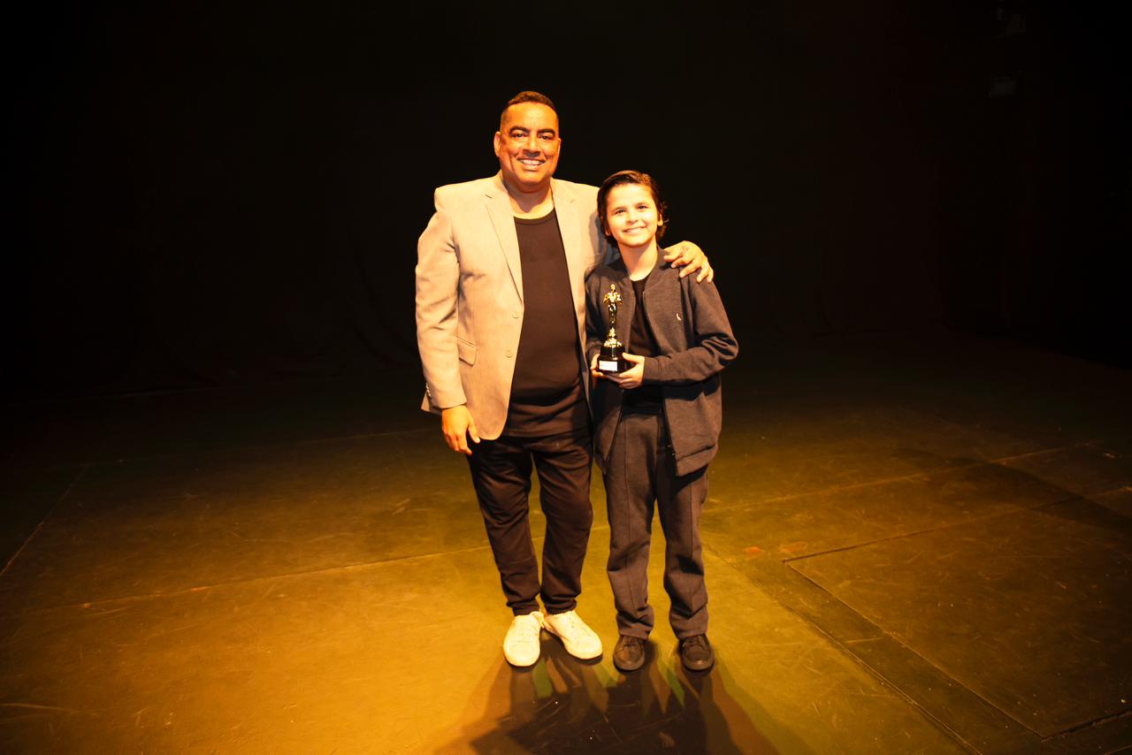 Matheus Dantas: Notável ator recebe o Troféu Talento Kids 2023 da MG ...