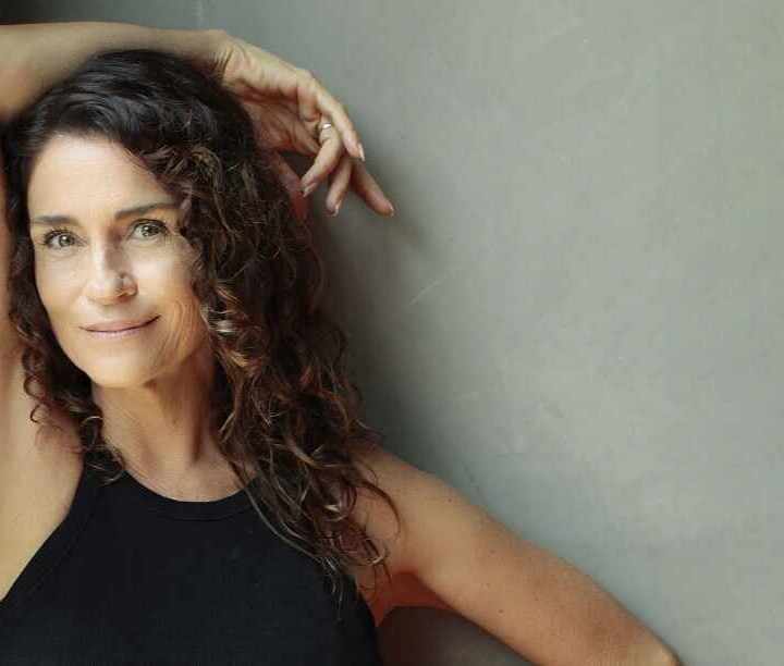 Rose Brant interpreta Luiza na série "Até Onde Ela Vai" da Univer Vídeo