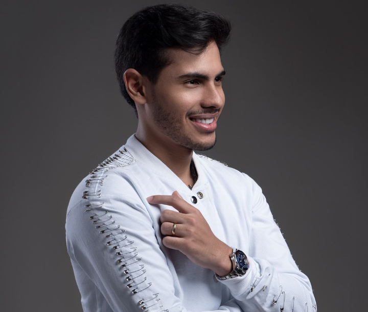 Lucas Rocha Alcança 3 Milhões de Streams com "Coração Teimoso"