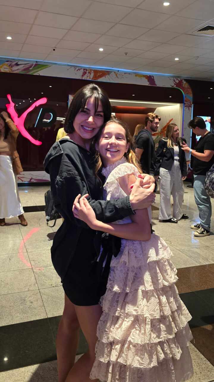 Lis Luciddi prestigia pré-estreia de Fé para o Impossível e celebra ...