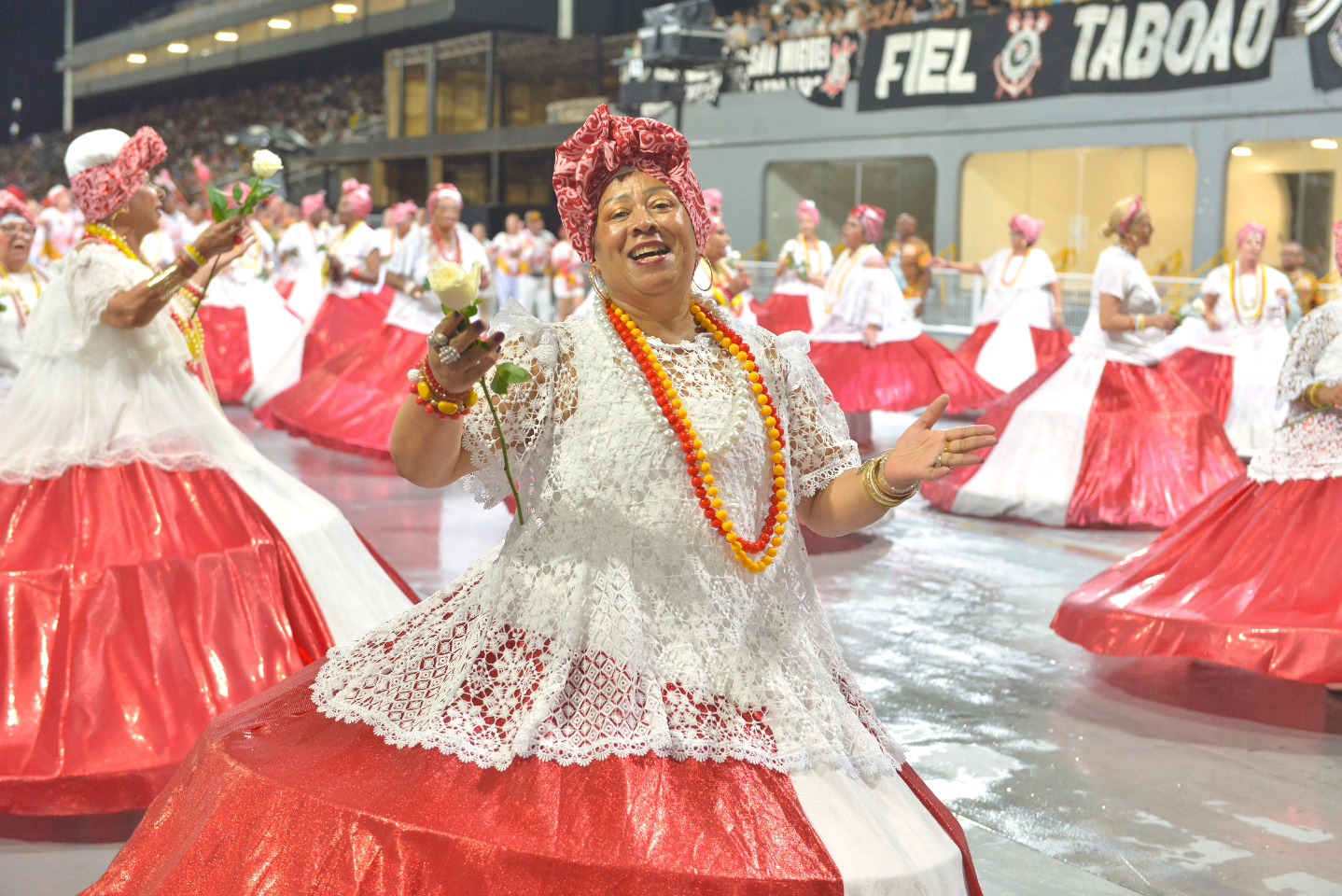 Tom Maior emociona o Anhembi com homenagem a Chico Xavier em ensaio ...