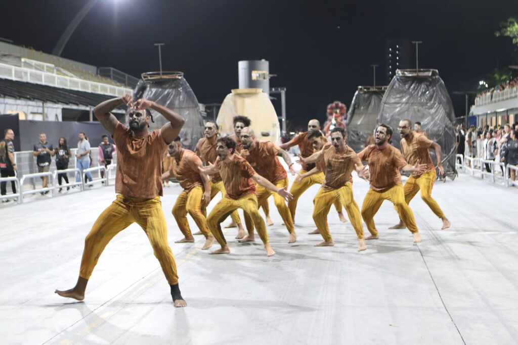 Gaviões da Fiel ecoa resistência indígena no Anhembi em ensaio técnico ...