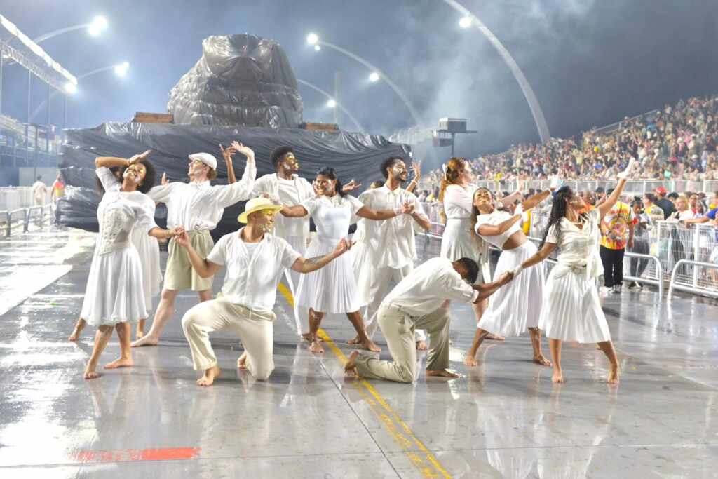 Tom Maior emociona o Anhembi com homenagem a Chico Xavier em ensaio ...